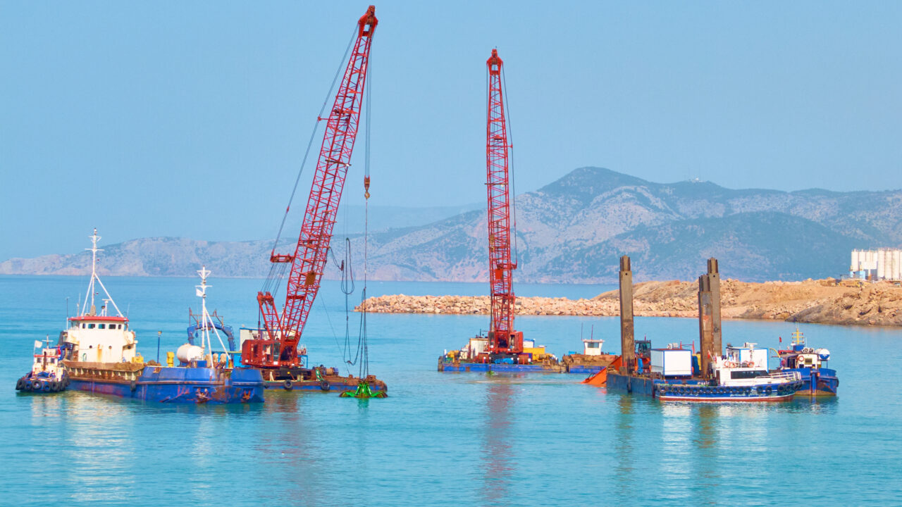 Understanding Dredgers: Structure & Function Guide