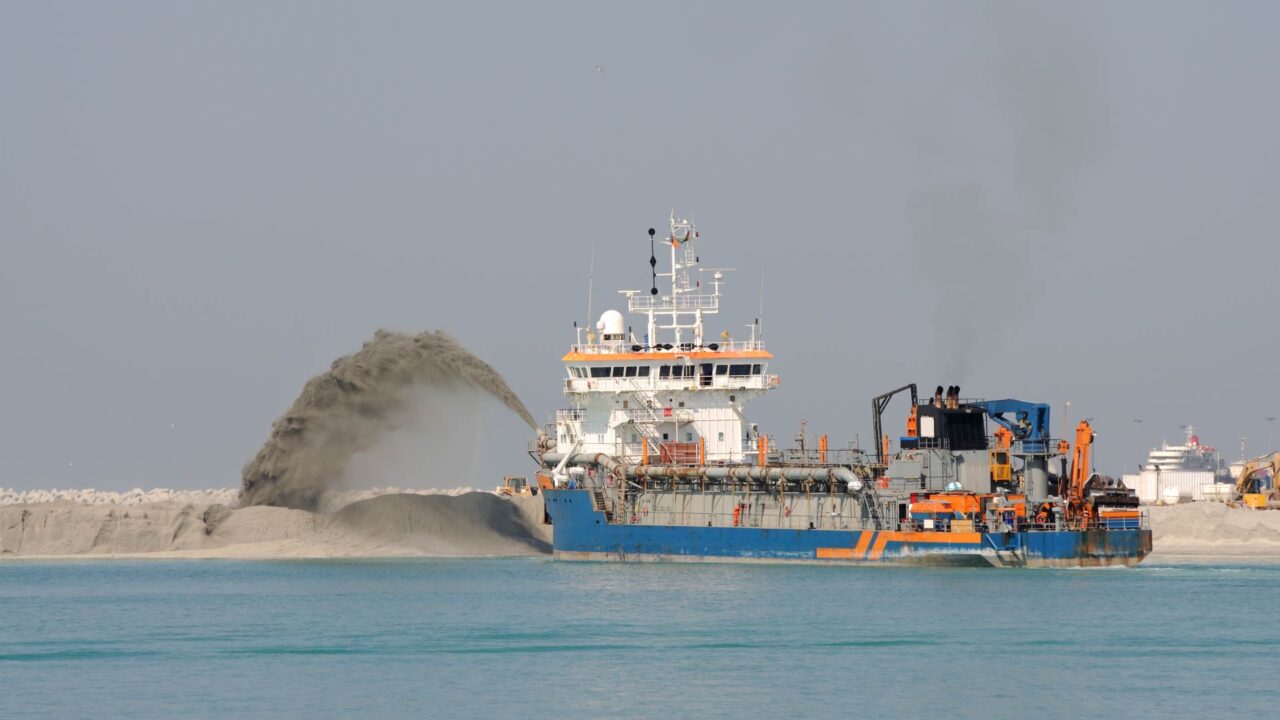 Efficient Dredging Operations in Dunkirk’s Port