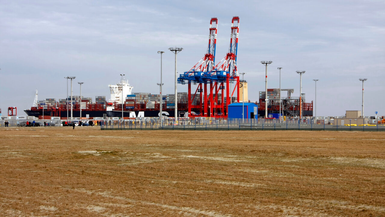 Van Oord Finishes FSRU Jetty at Wilhelmshaven, Germany
