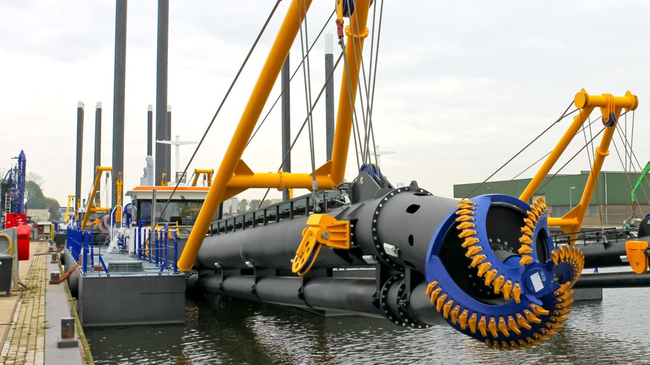 Vaneta Marie: Cutting-Edge Dredger for River Maintenance