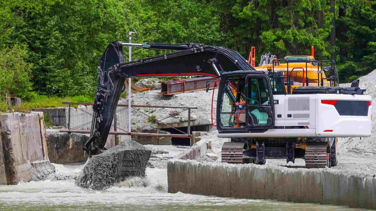 Geotube Deployed as Hotham River Dredging Moves Upstream